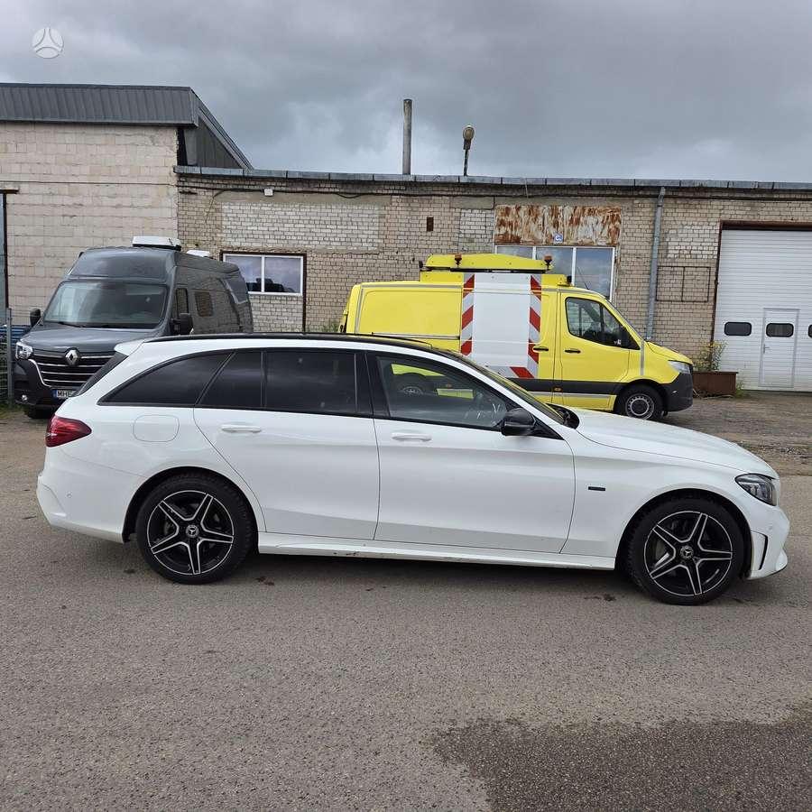 White Mercedes-Benz C 300 2021 in Taurage, with an engine capacity of 2.00 L and mileage of 121 thousand km for 19500 €, photo 8 on AUTOMOTO.COM.LV