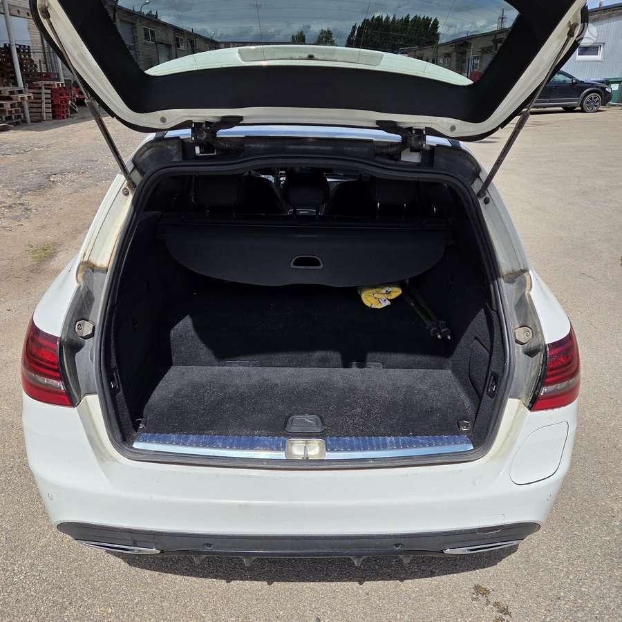 White Mercedes-Benz C 300 2021 in Taurage, with an engine capacity of 2.00 L and mileage of 121 thousand km for 19500 €, photo 9 on AUTOMOTO.COM.LV