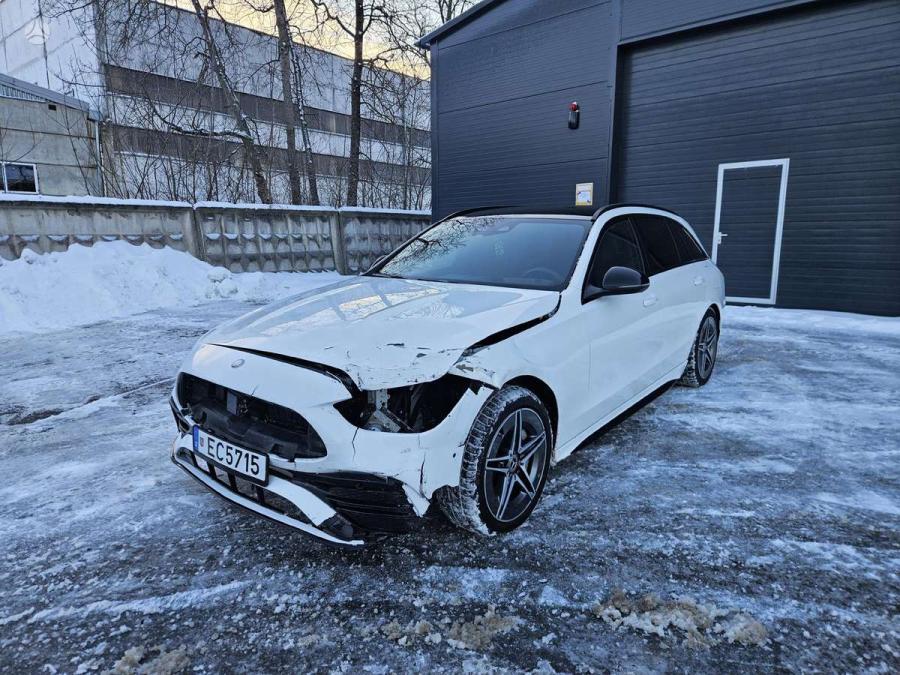 Balts Mercedes-Benz C 300 2022 Kauņa, ar dzinēja tilpumu 2.00 L un nobraukumu 63 tūkst. km par 19900 €, foto 3 vietnē AUTOMOTO.COM.LV