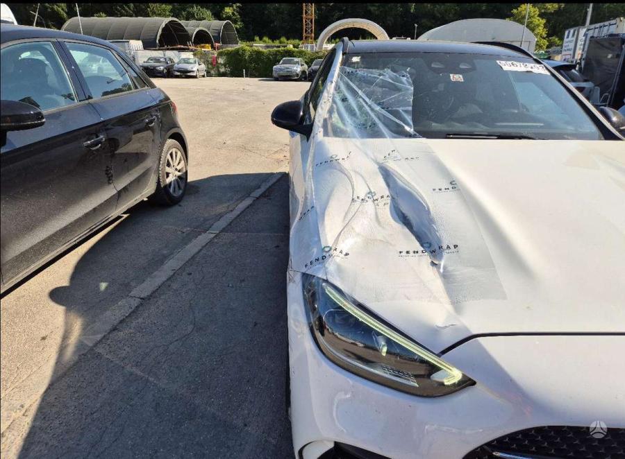 Balts Mercedes-Benz C 300 2023 Klaipėda, ar dzinēja tilpumu 1.99 L un nobraukumu 68 tūkst. km par 15700 €, foto 16 vietnē AUTOMOTO.COM.LV
