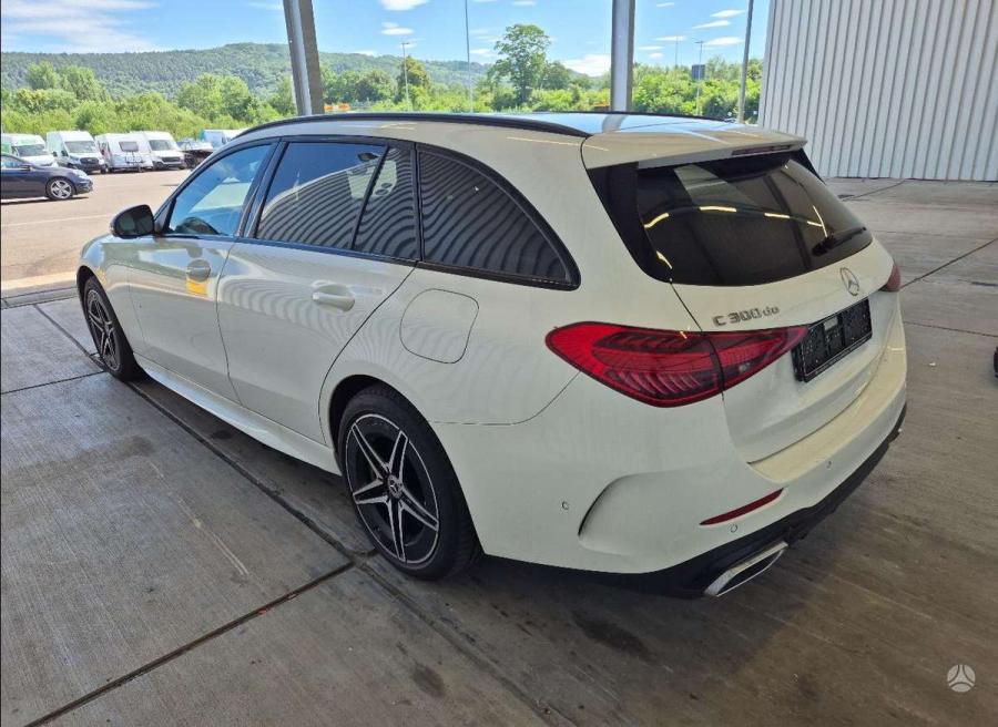 Balts Mercedes-Benz C 300 2024 Klaipėda, ar dzinēja tilpumu 1.99 L un nobraukumu 63 tūkst. km par 14300 €, foto 3 vietnē AUTOMOTO.COM.LV