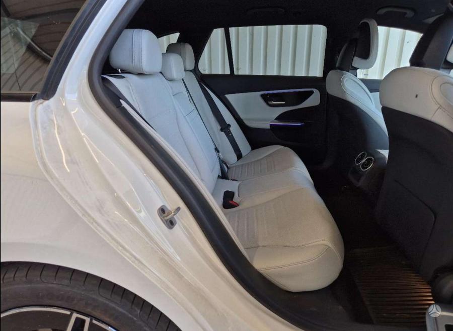 Balts Mercedes-Benz C 300 2024 Klaipėda, ar dzinēja tilpumu 1.99 L un nobraukumu 63 tūkst. km par 14300 €, foto 7 vietnē AUTOMOTO.COM.LV