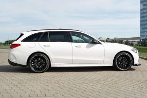 White Mercedes-Benz C 300 2025 in Vilnius, with an engine capacity of 1.99 L and mileage of 41 thousand km for 39999 €, photo 4 on AUTOMOTO.COM.LV