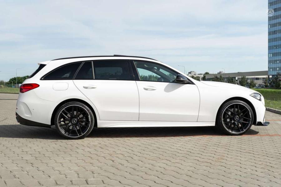 White Mercedes-Benz C 300 2025 in Vilnius, with an engine capacity of 1.99 L and mileage of 41 thousand km for 39999 €, photo 4 on AUTOMOTO.COM.LV