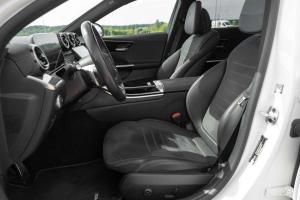 White Mercedes-Benz C 300 2025 in Vilnius, with an engine capacity of 1.99 L and mileage of 41 thousand km for 39999 €, photo 14 on AUTOMOTO.COM.LV