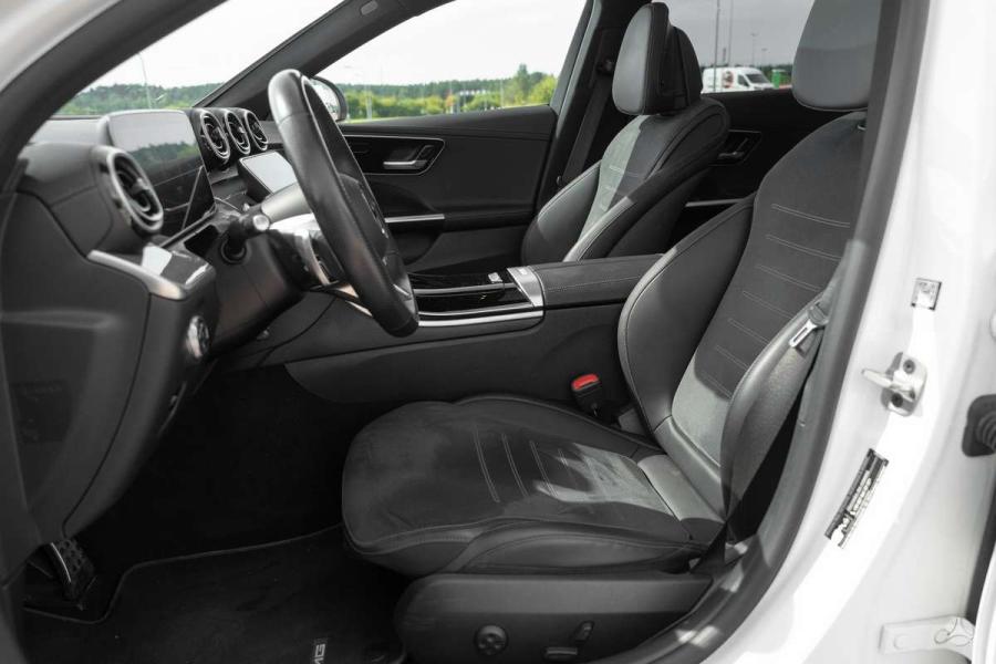 White Mercedes-Benz C 300 2025 in Vilnius, with an engine capacity of 1.99 L and mileage of 41 thousand km for 39999 €, photo 14 on AUTOMOTO.COM.LV