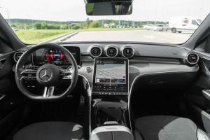 White Mercedes-Benz C 300 2025 in Vilnius, with an engine capacity of 1.99 L and mileage of 41 thousand km for 39999 €, photo 15 on AUTOMOTO.COM.LV