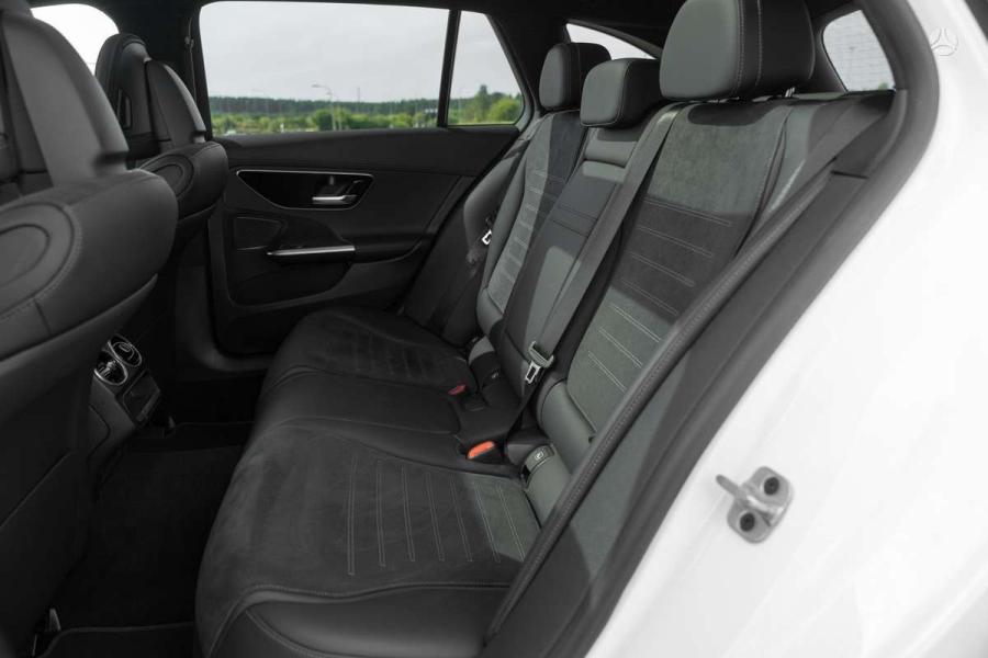 White Mercedes-Benz C 300 2025 in Vilnius, with an engine capacity of 1.99 L and mileage of 41 thousand km for 39999 €, photo 17 on AUTOMOTO.COM.LV
