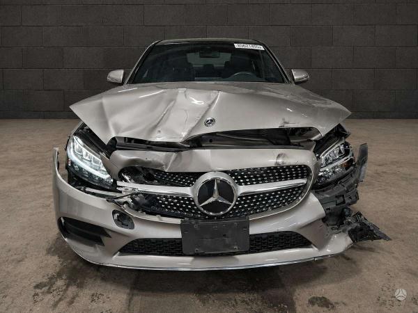 Yellow Mercedes-Benz C 300 2019 in Kaunas, with an engine capacity of 1.99 L and mileage of 38 thousand km for 13500 €, photo 5 on AUTOMOTO.COM.LV