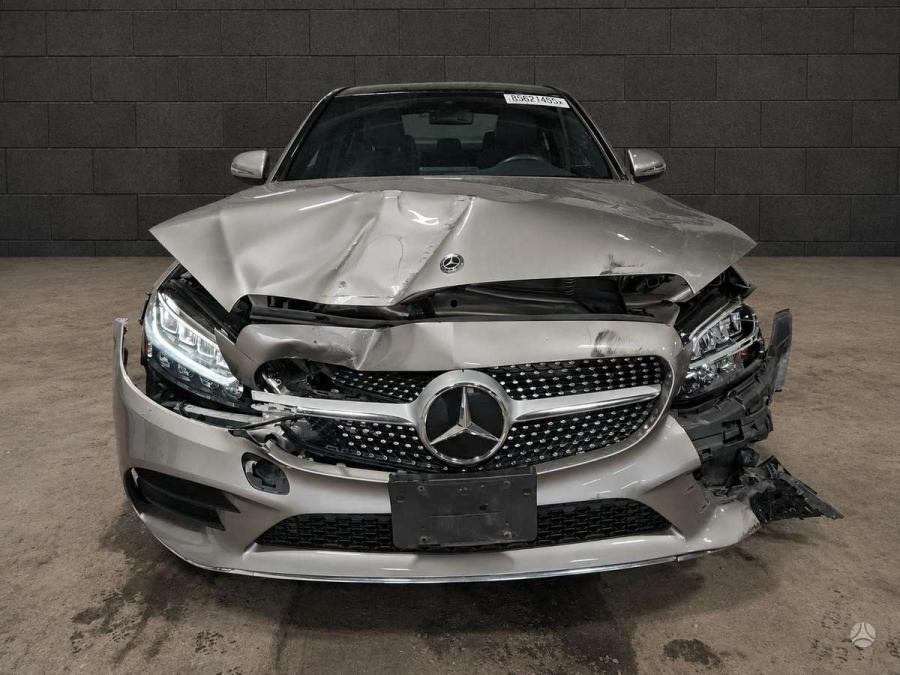 Dzeltens Mercedes-Benz C 300 2019 Kauņa, ar dzinēja tilpumu 1.99 L un nobraukumu 38 tūkst. km par 13500 €, foto 5 vietnē AUTOMOTO.COM.LV