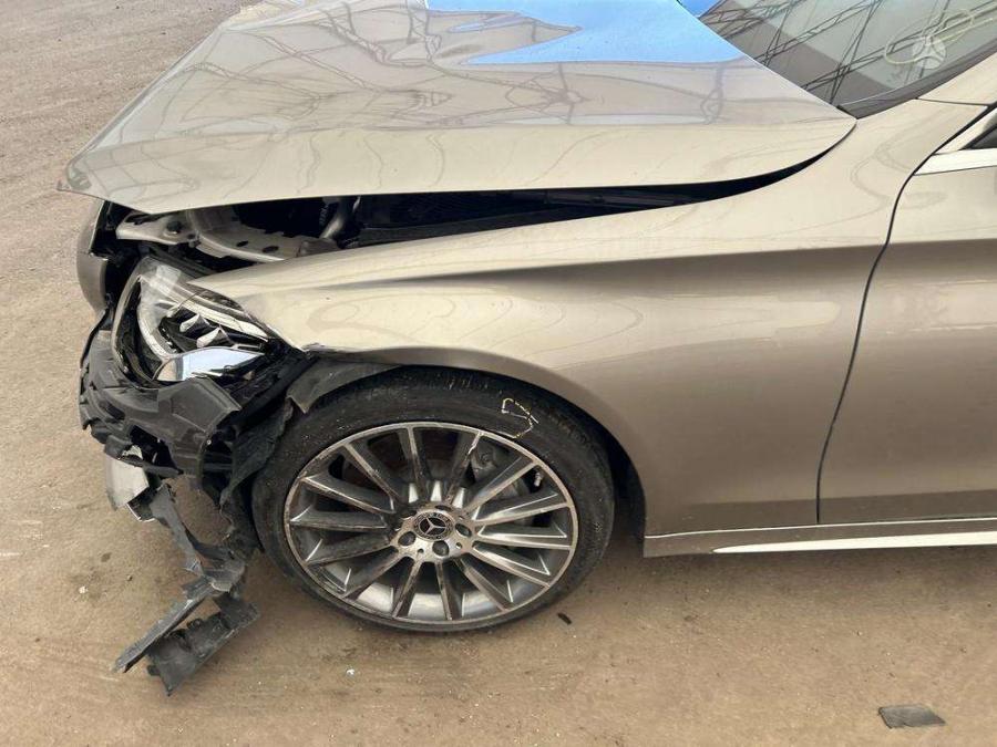 Dzeltens Mercedes-Benz C 300 2019 Kauņa, ar dzinēja tilpumu 1.99 L un nobraukumu 38 tūkst. km par 13500 €, foto 9 vietnē AUTOMOTO.COM.LV
