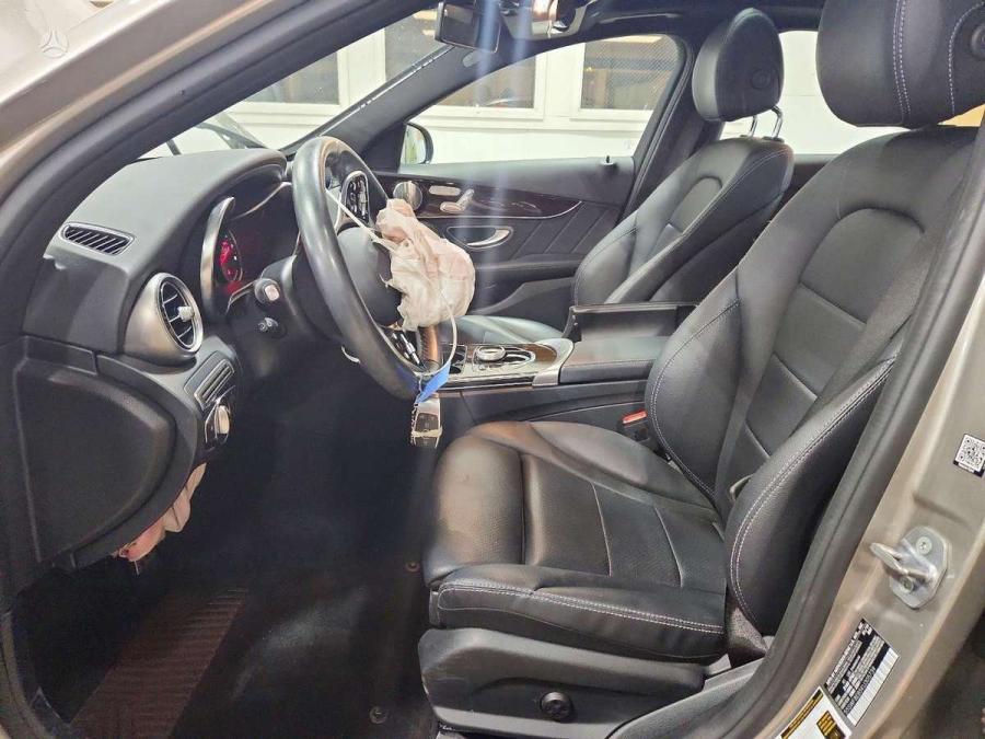 Dzeltens Mercedes-Benz C 300 2019 Kauņa, ar dzinēja tilpumu 1.99 L un nobraukumu 38 tūkst. km par 13500 €, foto 13 vietnē AUTOMOTO.COM.LV