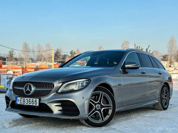 Yellow Mercedes-Benz C 300 2020 in Vilnius, with an engine capacity of 1.95 L and mileage of 154 thousand km for 22900 €, photo 5 on AUTOMOTO.COM.LV