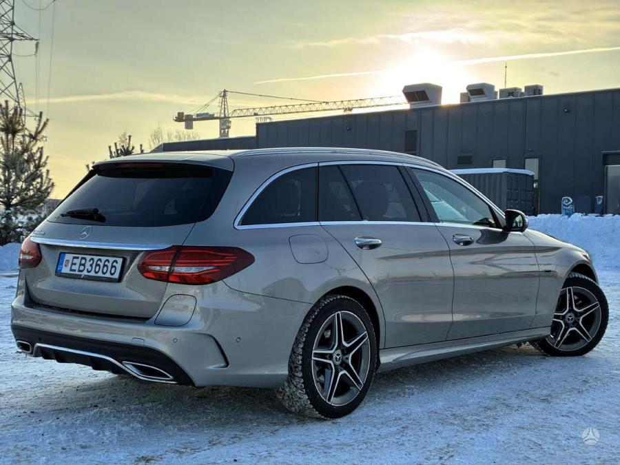 Yellow Mercedes-Benz C 300 2020 in Vilnius, with an engine capacity of 1.95 L and mileage of 154 thousand km for 22900 €, photo 7 on AUTOMOTO.COM.LV
