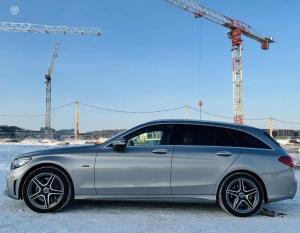 Yellow Mercedes-Benz C 300 2020 in Vilnius, with an engine capacity of 1.95 L and mileage of 154 thousand km for 22900 €, photo 9 on AUTOMOTO.COM.LV
