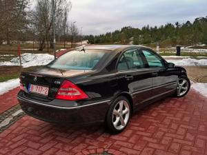 Черный Мерседес Ц 320 2006 в Рига, объемом двигателя 3.00 л и пробегом 252 тыс. км за 3990 €, фото 5 на AUTOMOTO.COM.LV