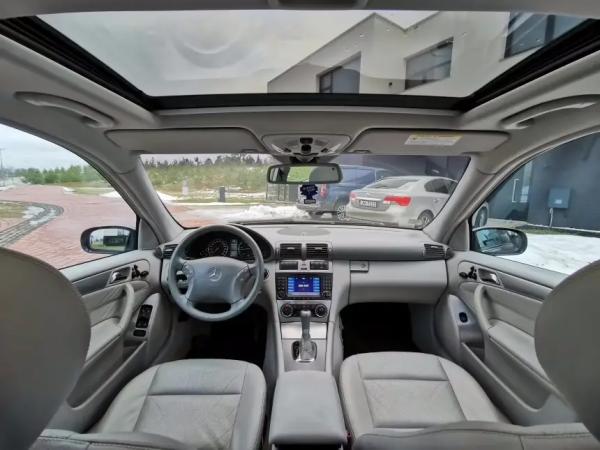 Черный Мерседес Ц 320 2006 в Рига, объемом двигателя 3.00 л и пробегом 252 тыс. км за 3990 €, фото 10 на AUTOMOTO.COM.LV