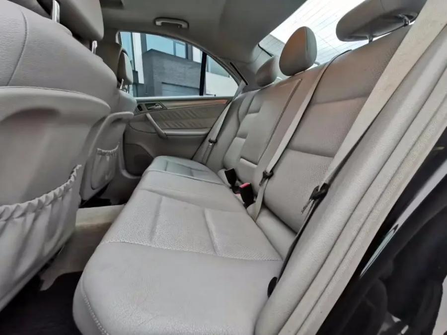 Черный Мерседес Ц 320 2006 в Рига, объемом двигателя 3.00 л и пробегом 252 тыс. км за 3990 €, фото 13 на AUTOMOTO.COM.LV