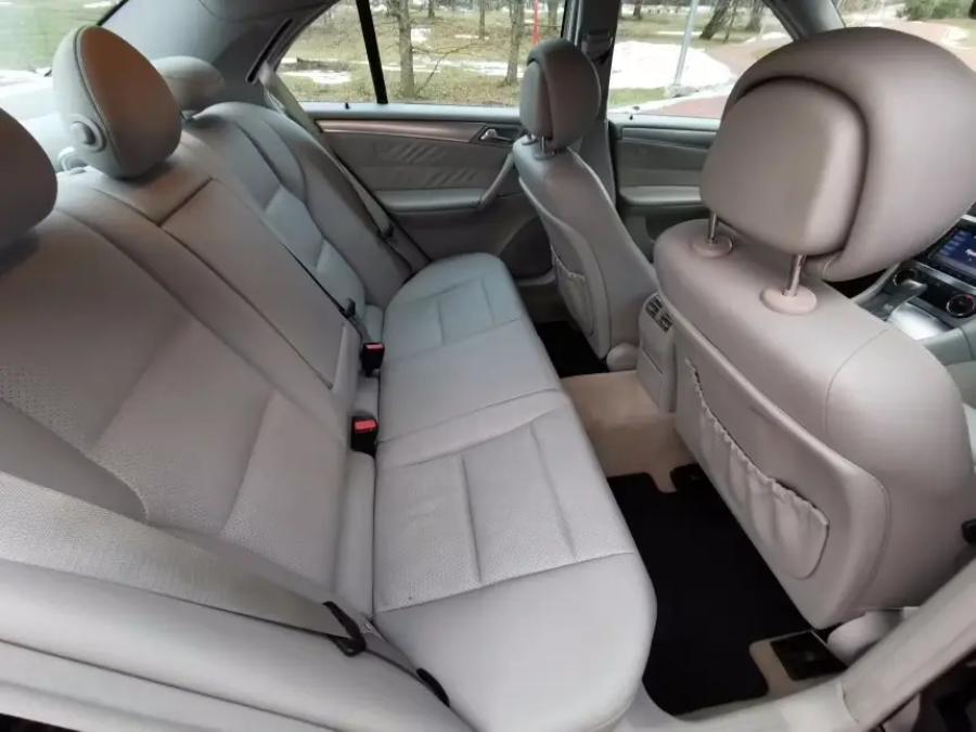 Черный Мерседес Ц 320 2006 в Рига, объемом двигателя 3.00 л и пробегом 252 тыс. км за 3990 €, фото 16 на AUTOMOTO.COM.LV