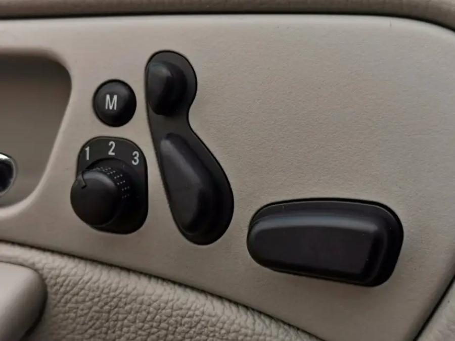 Черный Мерседес Ц 320 2006 в Рига, объемом двигателя 3.00 л и пробегом 252 тыс. км за 3990 €, фото 18 на AUTOMOTO.COM.LV