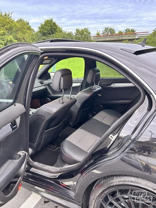 Black Mercedes-Benz c-320 2007 in Vilnius, with an engine capacity of 3.20 L and mileage of 360 thousand km for 5700 €, photo 10 on AUTOMOTO.COM.LV