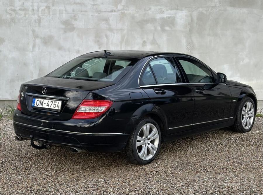 Melns Mercedes-Benz c-320 2007 Rīga, ar dzinēja tilpumu 3.00 L un nobraukumu 478 tūkst. km par 3950 €, foto 3 vietnē AUTOMOTO.COM.LV