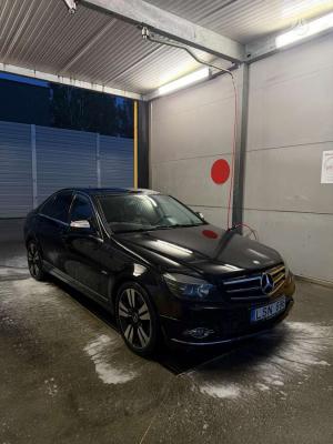 Melns Mercedes-Benz c-320 2007 Druskininkai, ar dzinēja tilpumu 2.99 L un nobraukumu 332 tūkst. km par 5000 €, foto  vietnē AUTOMOTO.COM.LV