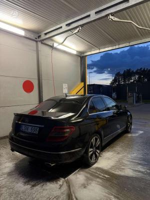 Melns Mercedes-Benz c-320 2007 Druskininkai, ar dzinēja tilpumu 2.99 L un nobraukumu 332 tūkst. km par 5000 €, foto 4 vietnē AUTOMOTO.COM.LV
