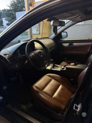 Melns Mercedes-Benz c-320 2007 Druskininkai, ar dzinēja tilpumu 2.99 L un nobraukumu 332 tūkst. km par 5000 €, foto 7 vietnē AUTOMOTO.COM.LV