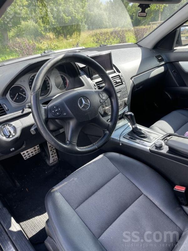 Black Mercedes-Benz c-320 2007 in Jelgava, with an engine capacity of 3.00 L and mileage of 333 thousand km for 4500 €, photo 5 on AUTOMOTO.COM.LV