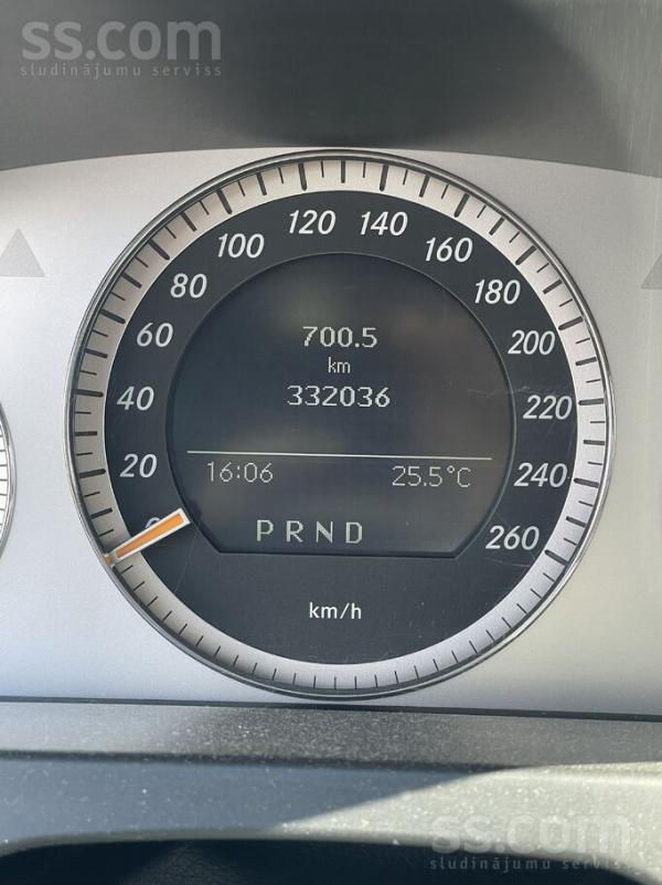Black Mercedes-Benz c-320 2007 in Jelgava, with an engine capacity of 3.00 L and mileage of 333 thousand km for 4500 €, photo 9 on AUTOMOTO.COM.LV