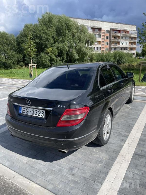 Черный Мерседес Ц 320 2007 в Елгава, объемом двигателя 3.00 л и пробегом 333 тыс. км за 4500 €, фото 4 на AUTOMOTO.COM.LV