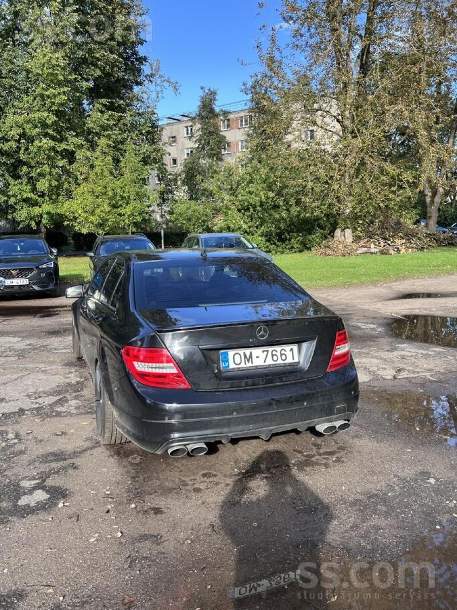 Melns Mercedes-Benz c-320 2007 Rīga, ar dzinēja tilpumu 3.00 L un nobraukumu 319 tūkst. km par 5700 €, foto 5 vietnē AUTOMOTO.COM.LV