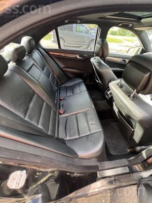 Melns Mercedes-Benz c-320 2007 Rīga, ar dzinēja tilpumu 3.00 L un nobraukumu 319 tūkst. km par 5700 €, foto 9 vietnē AUTOMOTO.COM.LV