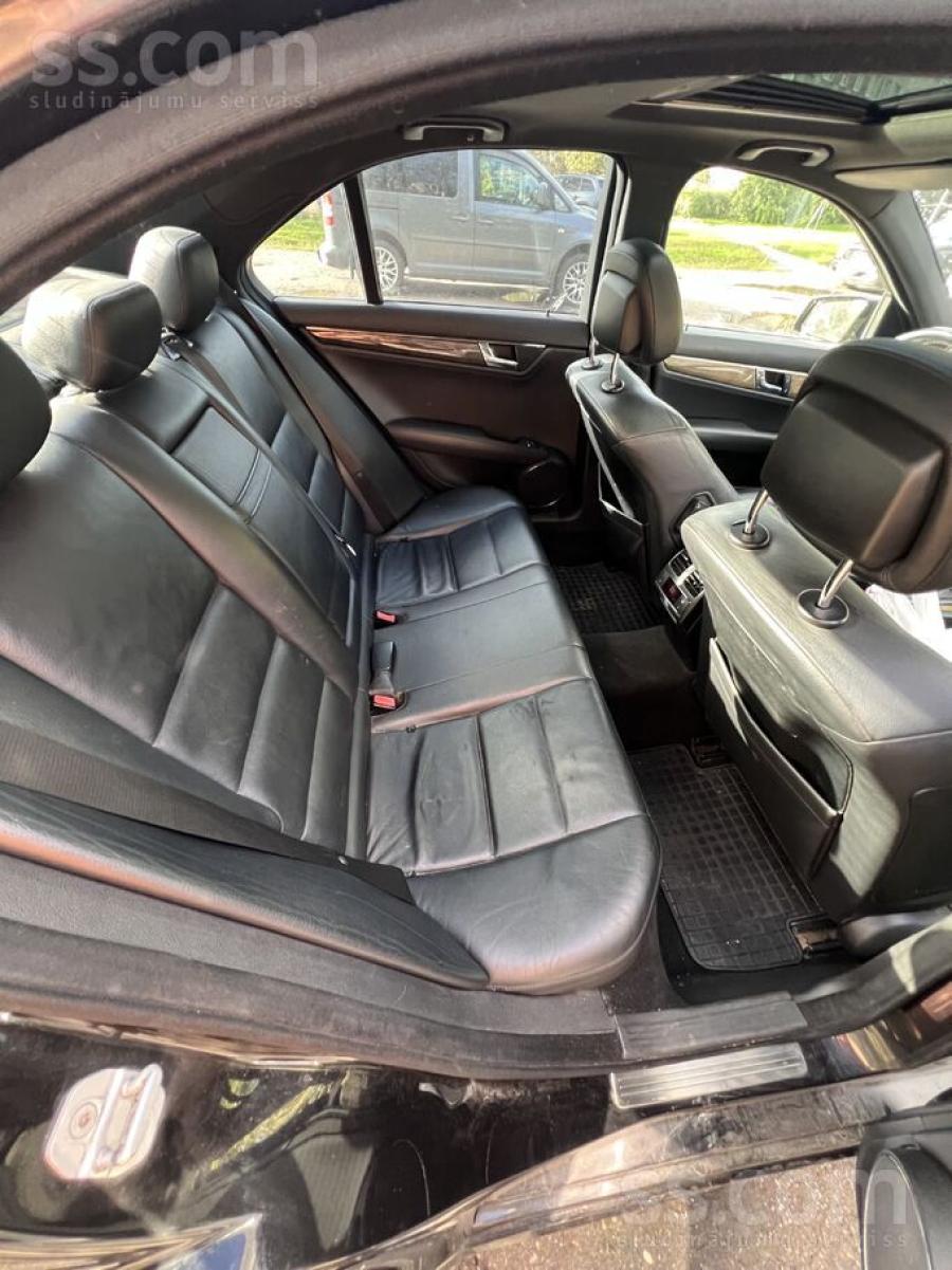 Melns Mercedes-Benz c-320 2007 Rīga, ar dzinēja tilpumu 3.00 L un nobraukumu 319 tūkst. km par 5700 €, foto 9 vietnē AUTOMOTO.COM.LV
