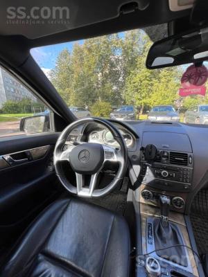 Black Mercedes-Benz c-320 2007 in Riga, with an engine capacity of 3.00 L and mileage of 319 thousand km for 5750 €, photo 8 on AUTOMOTO.COM.LV