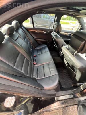 Black Mercedes-Benz c-320 2007 in Riga, with an engine capacity of 3.00 L and mileage of 319 thousand km for 5750 €, photo 10 on AUTOMOTO.COM.LV