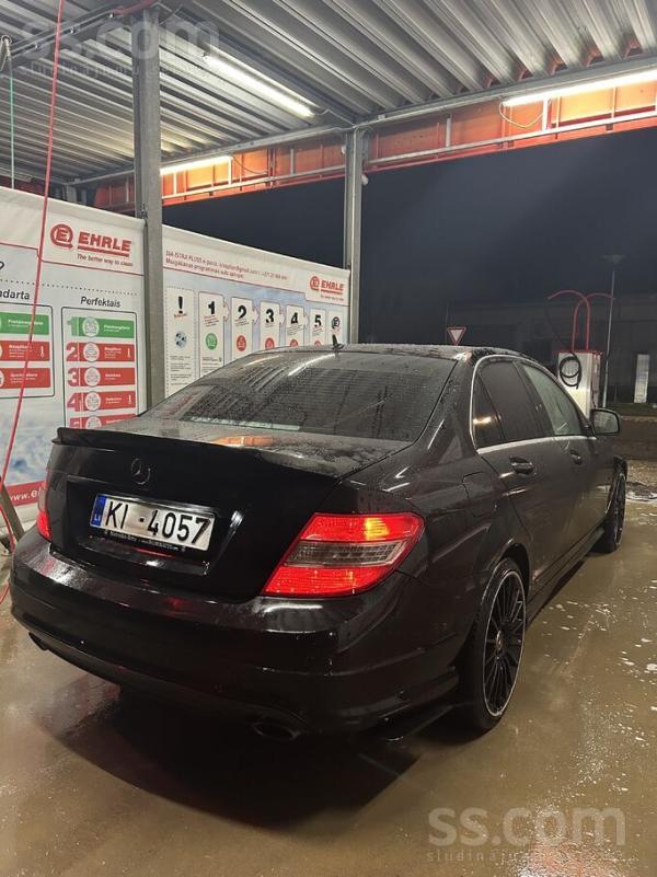 Black Mercedes-Benz c-320 2007 in Ogre, with an engine capacity of 3.00 L and mileage of 223 thousand km for 5000 €, photo 4 on AUTOMOTO.COM.LV