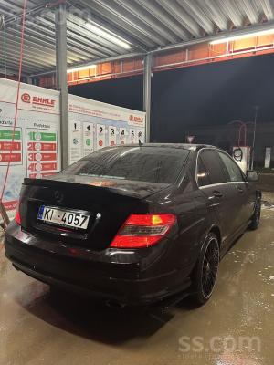 Melns Mercedes-Benz c-320 2007 Ogre, ar dzinēja tilpumu 3.00 L un nobraukumu 223 tūkst. km par 5000 €, foto 4 vietnē AUTOMOTO.COM.LV