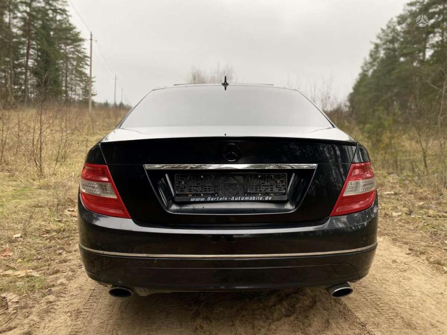 Black Mercedes-Benz c-320 2008 in Vilnius, with an engine capacity of 2.99 L and mileage of 291 thousand km for 5600 €, photo 3 on AUTOMOTO.COM.LV