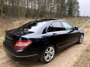 Black Mercedes-Benz c-320 2008 in Vilnius, with an engine capacity of 2.99 L and mileage of 291 thousand km for 5600 €, photo 4 on AUTOMOTO.COM.LV
