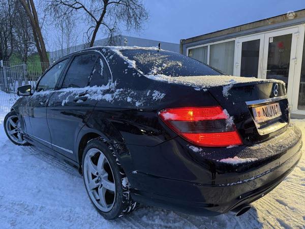 Melns Mercedes-Benz c-320 2008 Kauņa, ar dzinēja tilpumu 2.99 L un nobraukumu 389 tūkst. km par 5450 €, foto 3 vietnē AUTOMOTO.COM.LV