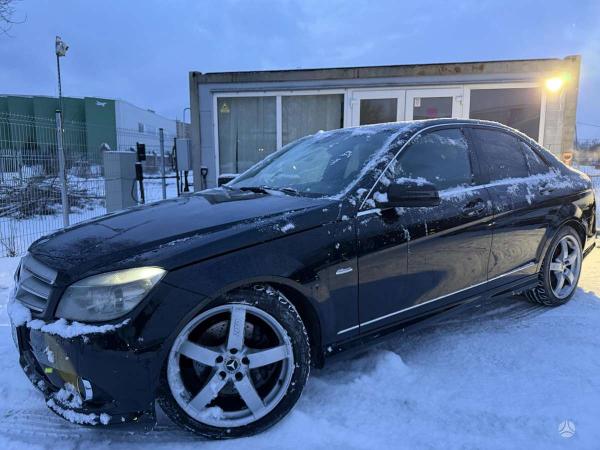 Melns Mercedes-Benz c-320 2008 Kauņa, ar dzinēja tilpumu 2.99 L un nobraukumu 389 tūkst. km par 5450 €, foto 8 vietnē AUTOMOTO.COM.LV