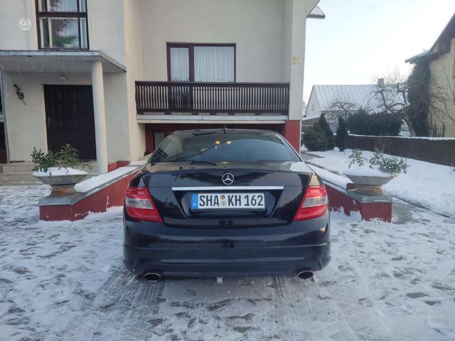 Melns Mercedes-Benz c-320 2008 Panevēža, ar dzinēja tilpumu 2.99 L un nobraukumu 346 tūkst. km par 5500 €, foto 4 vietnē AUTOMOTO.COM.LV