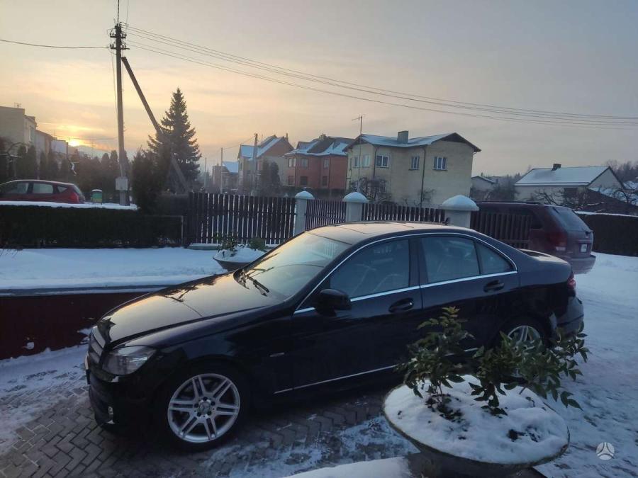 Melns Mercedes-Benz c-320 2008 Panevēža, ar dzinēja tilpumu 2.99 L un nobraukumu 346 tūkst. km par 5500 €, foto 5 vietnē AUTOMOTO.COM.LV