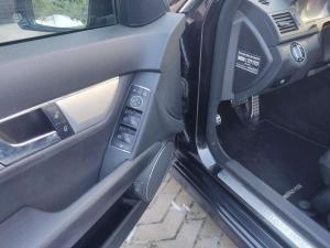 Melns Mercedes-Benz c-320 2008 Panevēža, ar dzinēja tilpumu 2.99 L un nobraukumu 346 tūkst. km par 5500 €, foto 23 vietnē AUTOMOTO.COM.LV