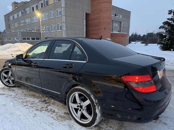 Black Mercedes-Benz c-320 2008 in Kaunas, with an engine capacity of 2.99 L and mileage of 396 thousand km for 5450 €, photo 4 on AUTOMOTO.COM.LV