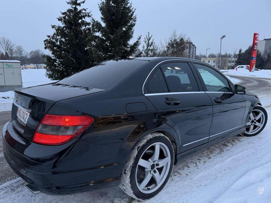 Black Mercedes-Benz c-320 2008 in Kaunas, with an engine capacity of 2.99 L and mileage of 396 thousand km for 5450 €, photo 2 on AUTOMOTO.COM.LV