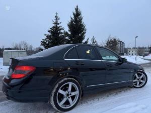 Black Mercedes-Benz c-320 2008 in Kaunas, with an engine capacity of 2.99 L and mileage of 396 thousand km for 5450 €, photo 10 on AUTOMOTO.COM.LV