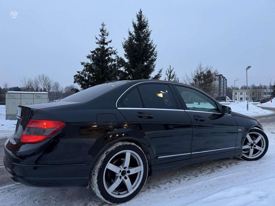 Black Mercedes-Benz c-320 2008 in Kaunas, with an engine capacity of 2.99 L and mileage of 396 thousand km for 5450 €, photo 10 on AUTOMOTO.COM.LV